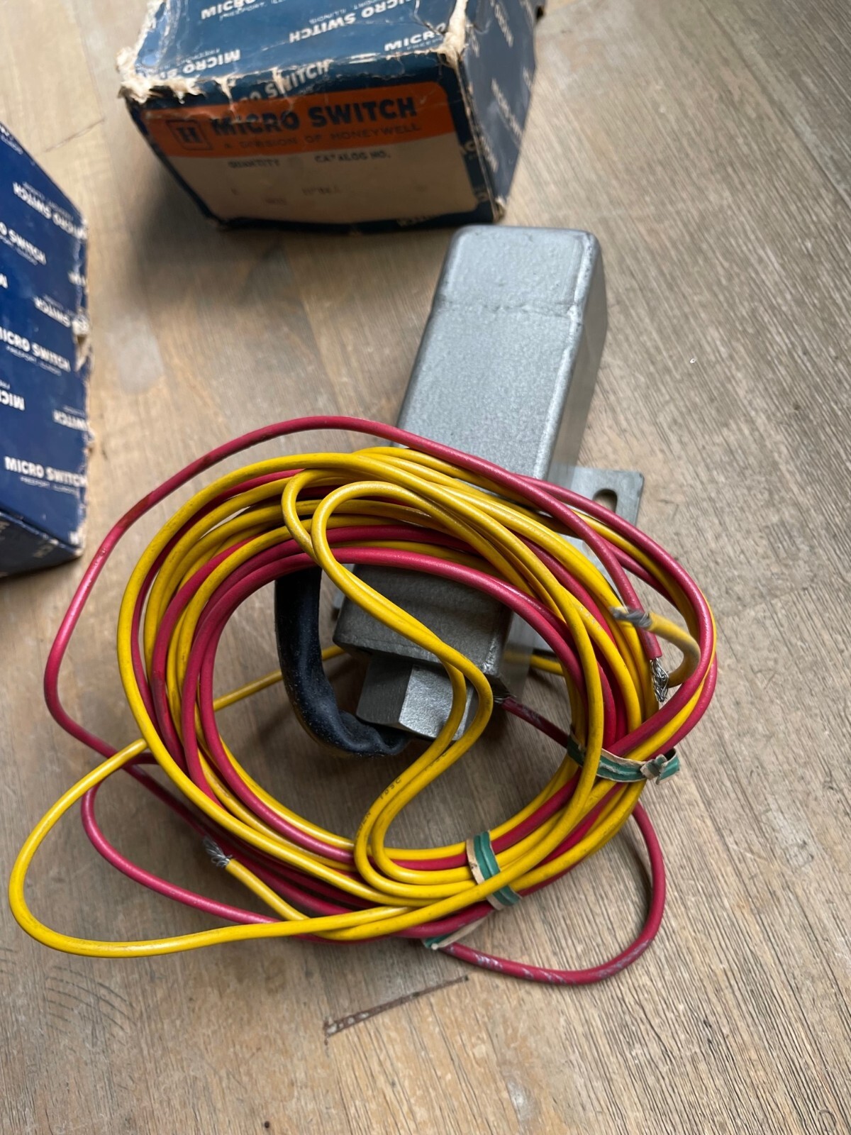 HONEYWELL MICRO SWITCH 11FB42 PROXIMITY SENSOR 35VAC-60CY NEW | eBay