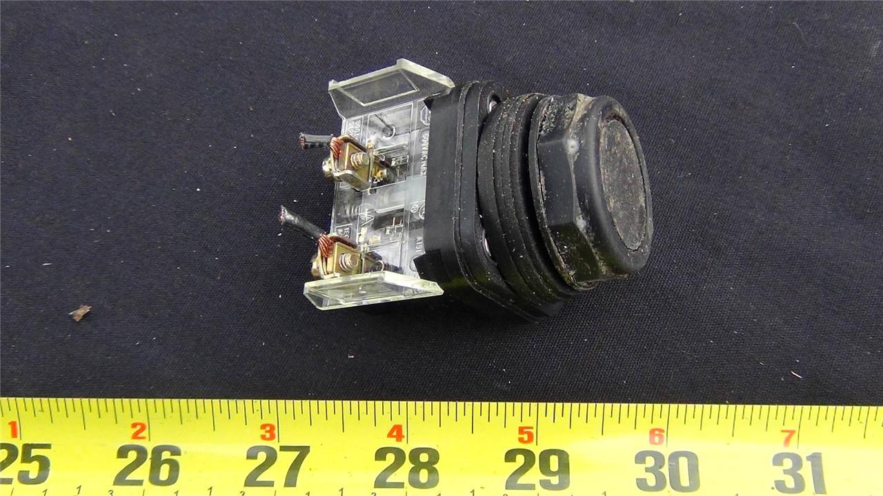Allen Bradley Catalog 800H-AR Black Flush Head Pushbutton - Excellent ...
