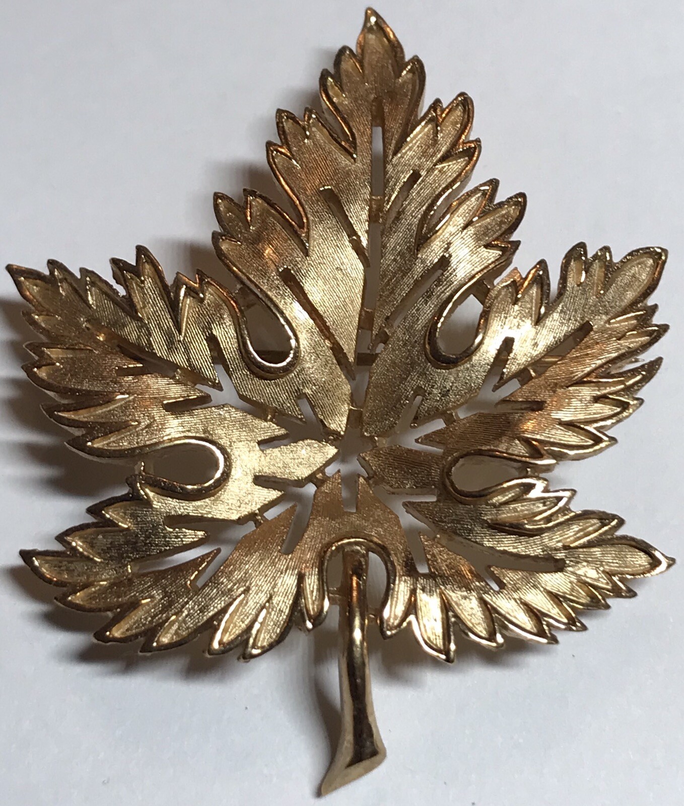 1960’S TRIFARI GOLDTONE FLORAL THEME ”MAPLE LEAF” BRO… - Gem
