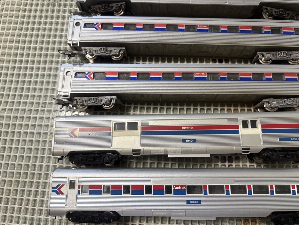 HO Scale Amtrak 11-Car Train Set + 37 Track Pieces Rail Set USA Model ...