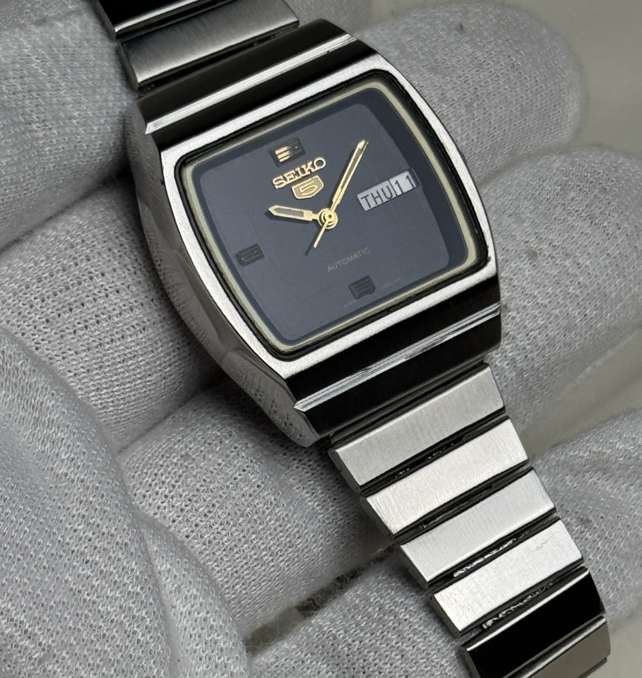TV Shape Vintage Seiko 5 Automatic Analog Day/Date Men's Wrist Watch ...
