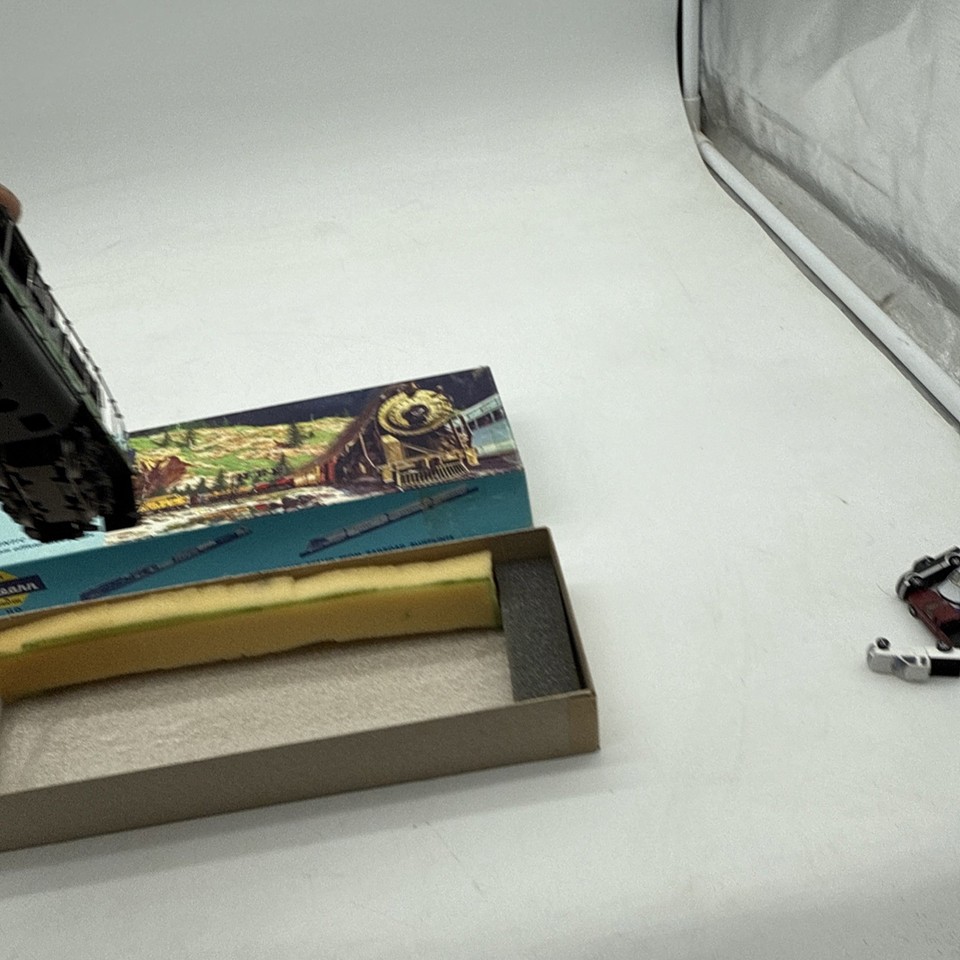 Athearn HO Burlington Northern GP38-2 Diesel #2294 Works Locomotive ...