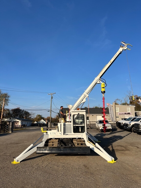 2010 UTV International RT02DD Achiever Track Digger Derrick Auger ...