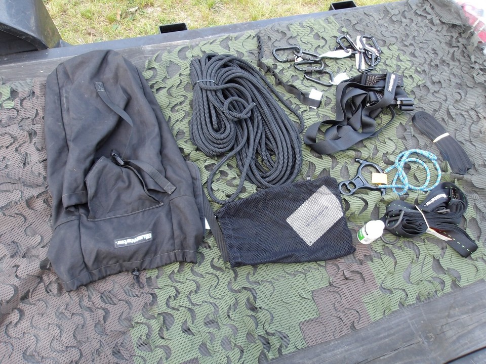 MILITARY SURPLUS BLUEWATER CLIMBING REPELLING GEAR ROPE CARABINIERS US ...