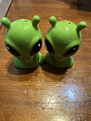 NEW MINI GREEN ALIEN CB SALT AND PEPPER SHAKER SET | eBay
