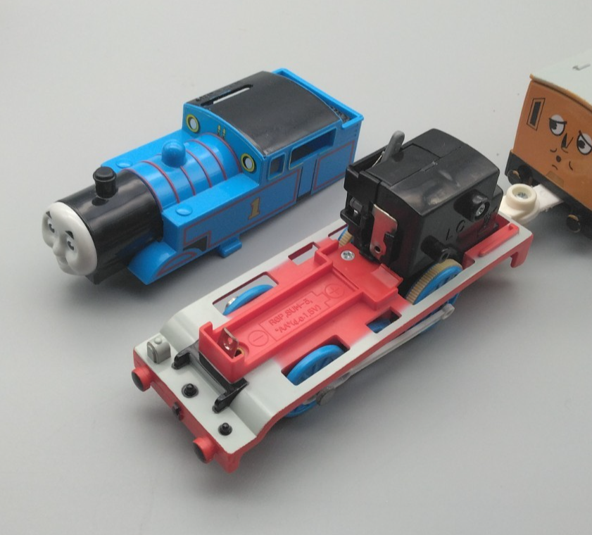 Takara Tomy Plarail Thomas the Tank Engine Talking Thoma &2 passenger ...