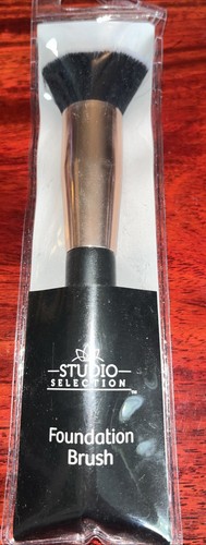 Studio Selection Foundation Make Up Brush Handcrafted Synthetic Fibers ...