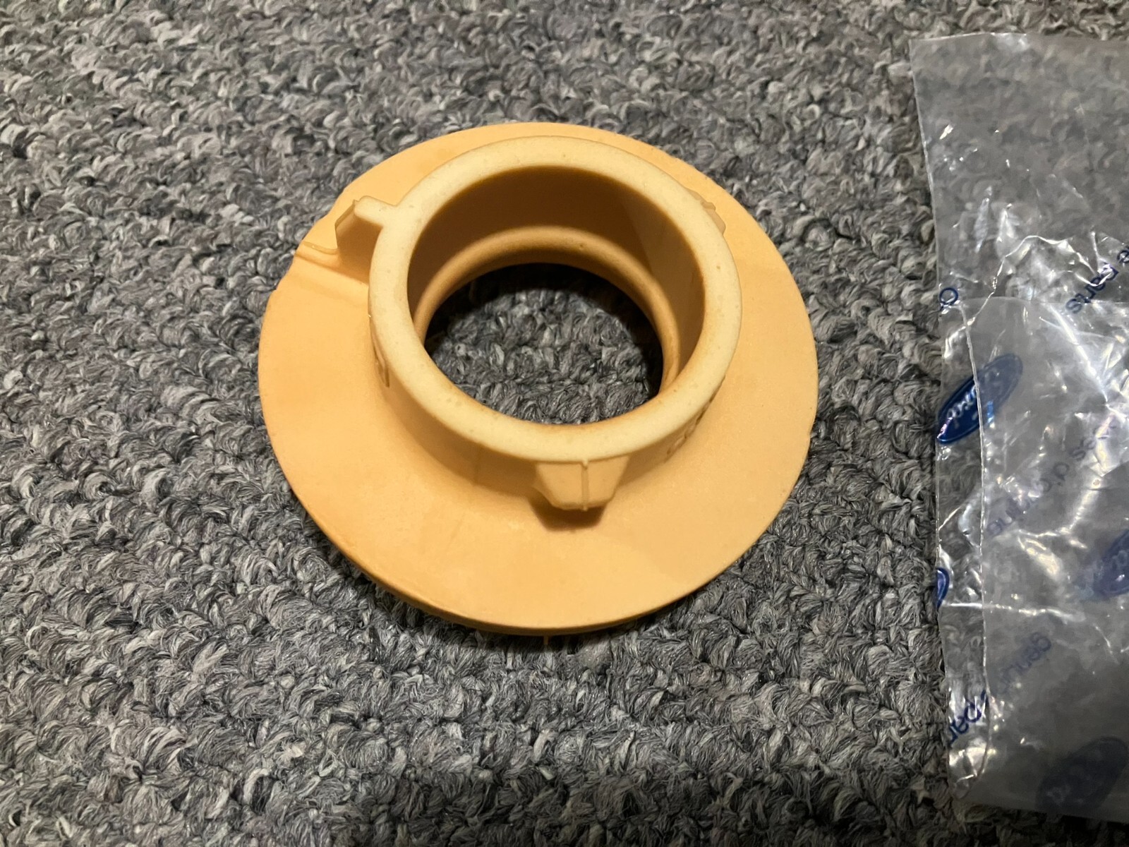 Ford Fiesta Mk7 Rear Coil Spring Rubber Genuine OEM 2037363 BV2C5599AB ...