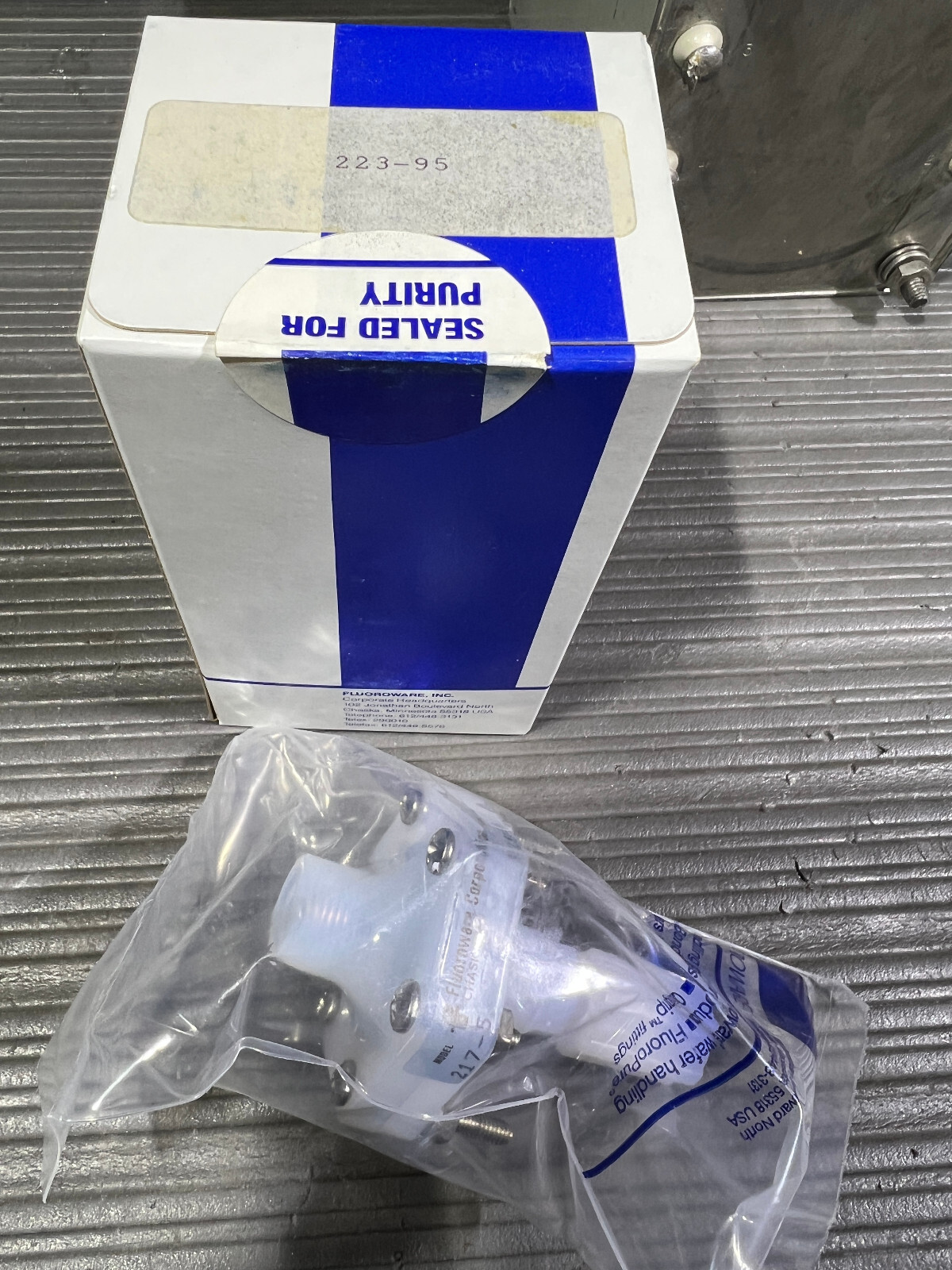 New Entegris Fluoroware Galtek gauge protector P/N 217-5 with adapter P ...