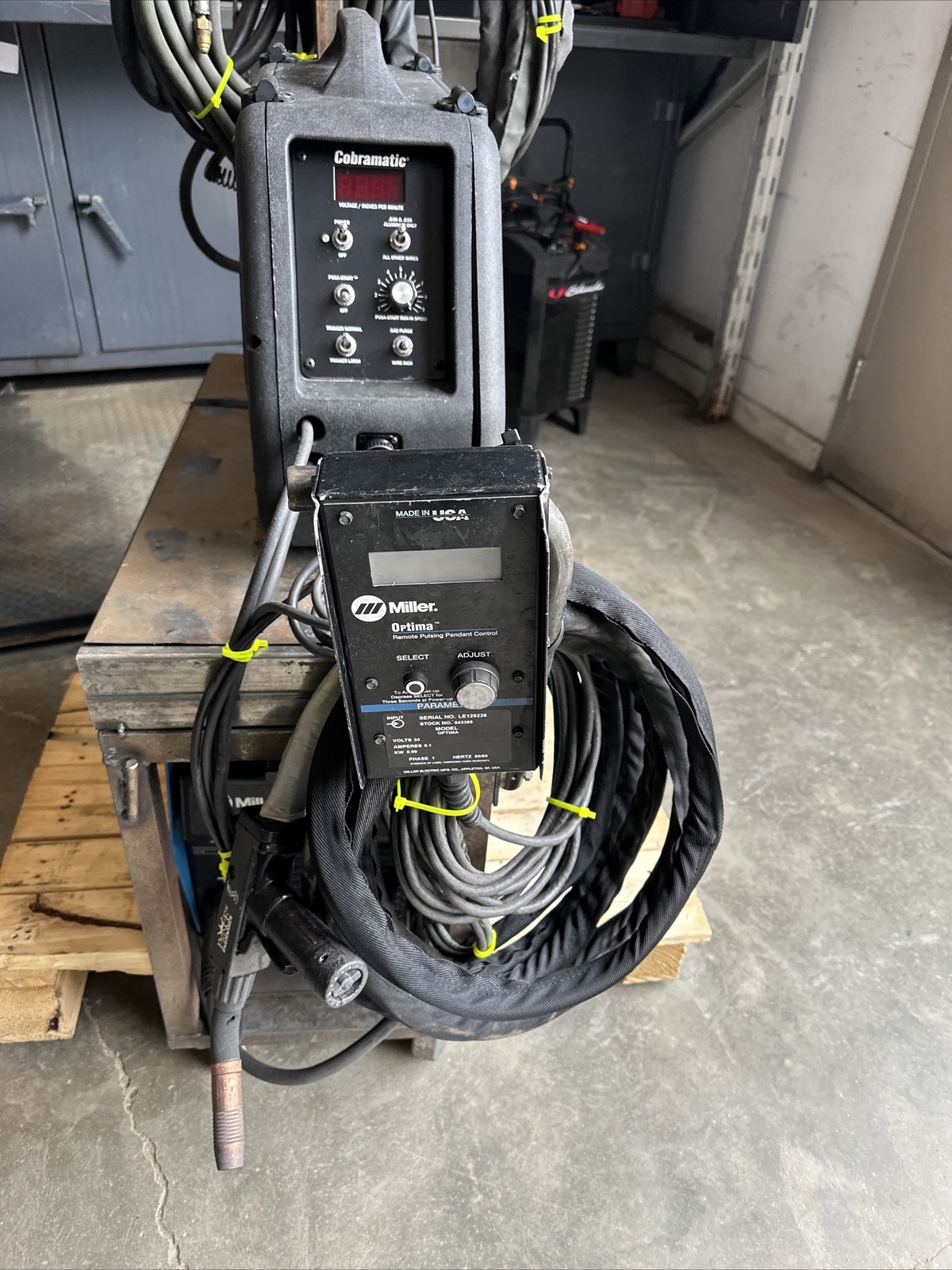 MK Products/miller Xmt304 Cobramatic Push-Pull Feeder 2 Guns Welder ...