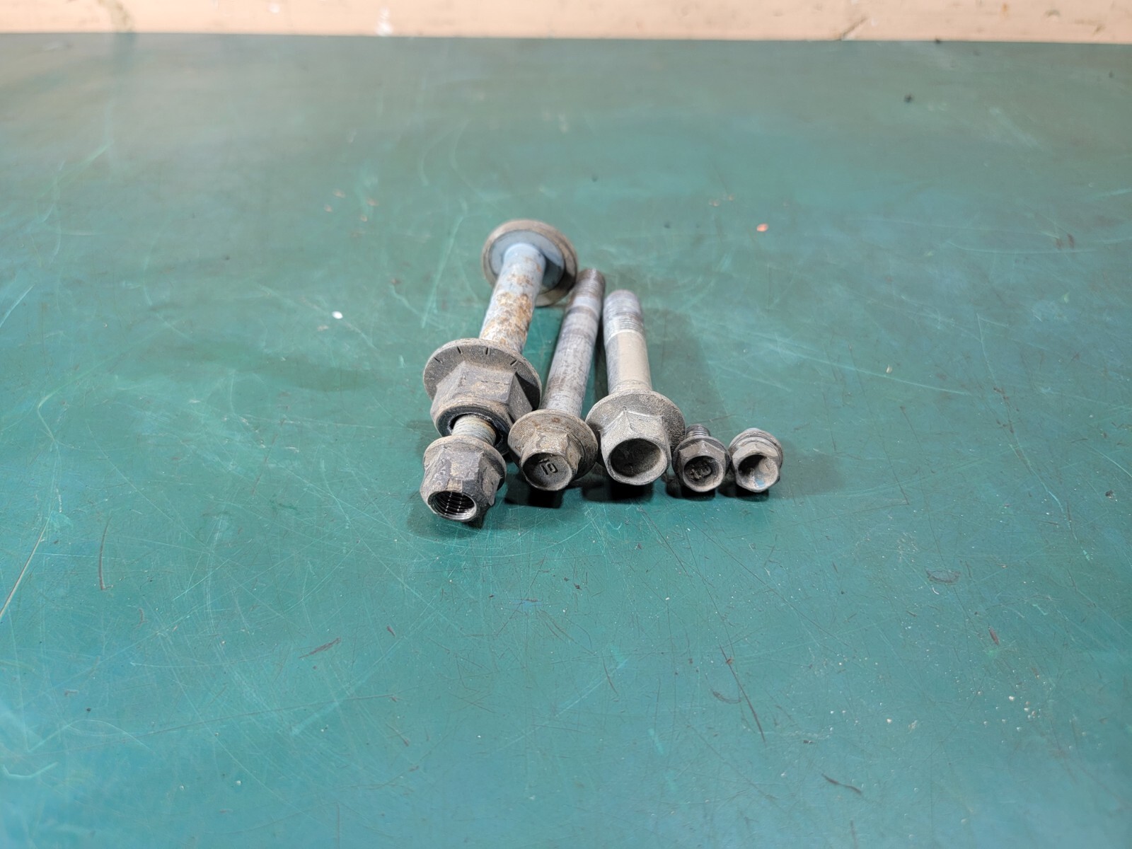 06 - 11 HONDA CIVIC REAR SPINDLE KNUCKLE MOUNTING BOLT SEDAN 1.8L 1.3L ...