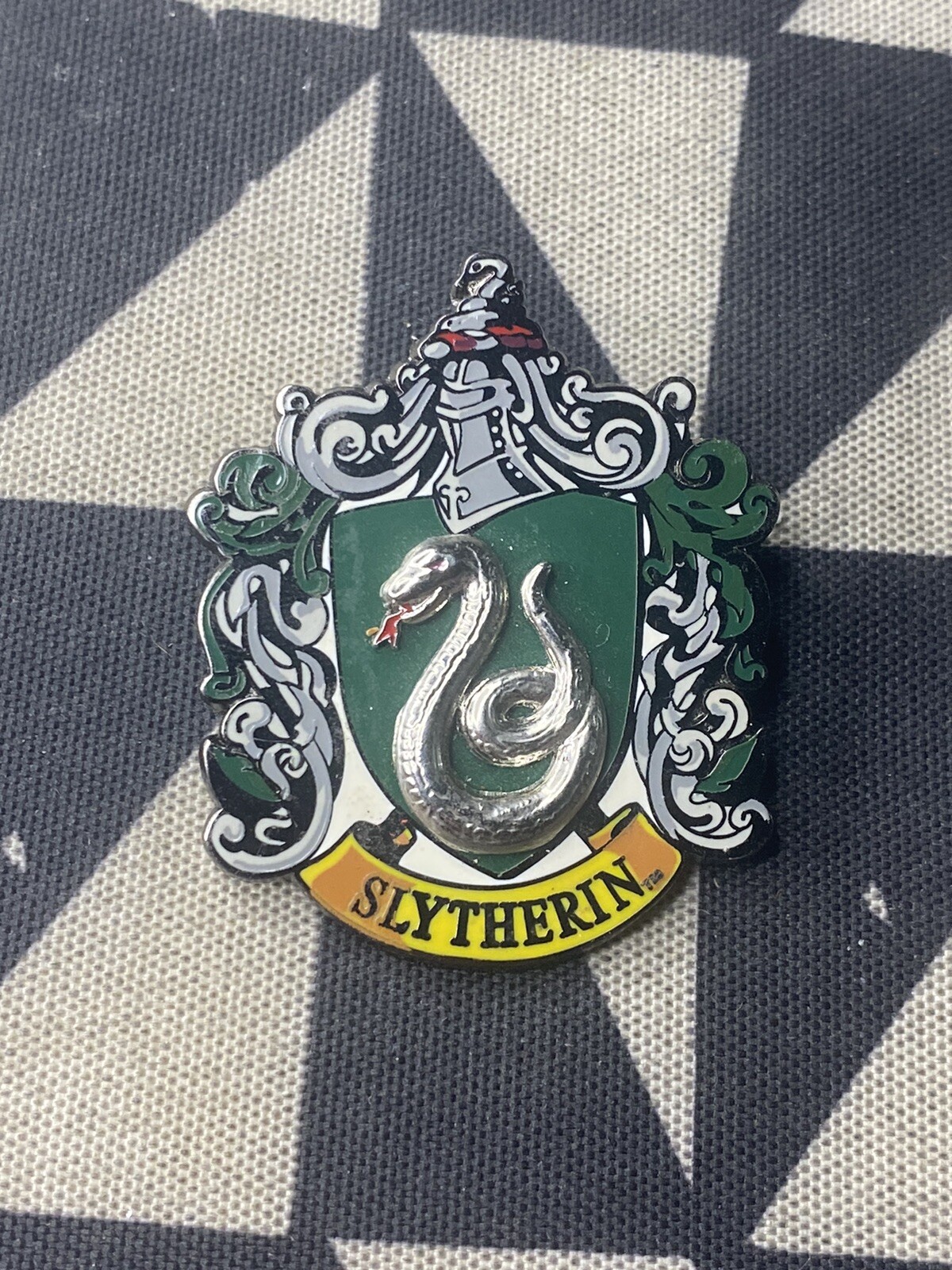 Universal Studios Wizarding World of Harry Potter Slytherin Crest ...