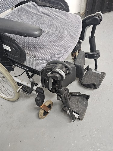 Invacare Rea Azalea Manual Assist Tilt and Recline Wheelchair ...
