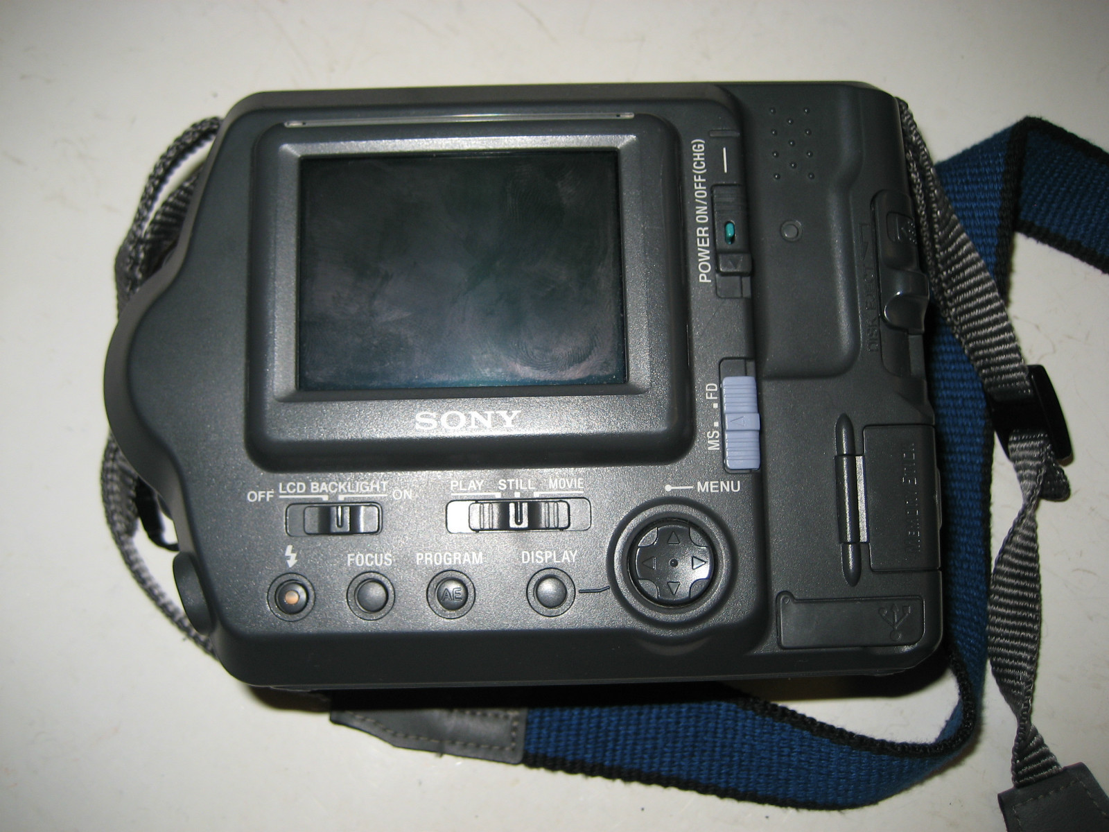 Sony Mavica MVC-FD200 2.0 MP Digital Camera - Metallic silver/Black ...