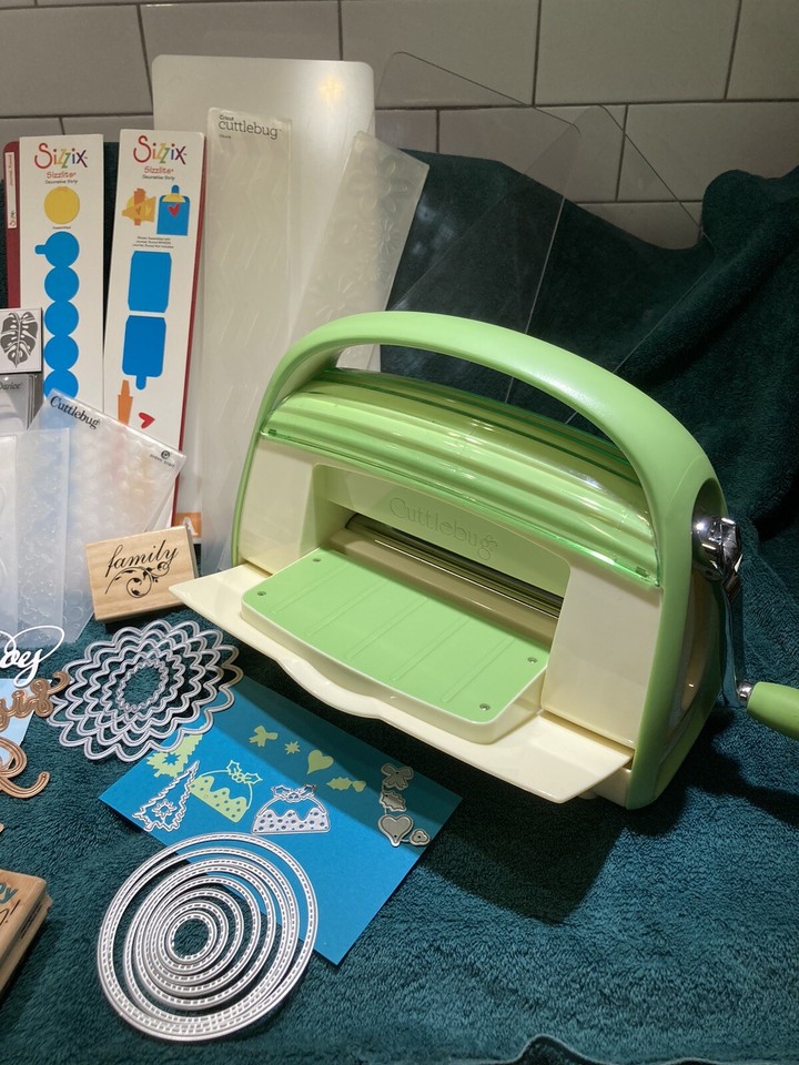 Cuttlebug Machine Embossing & Die cutting BUNDLE w/EXTENDED Plates ...