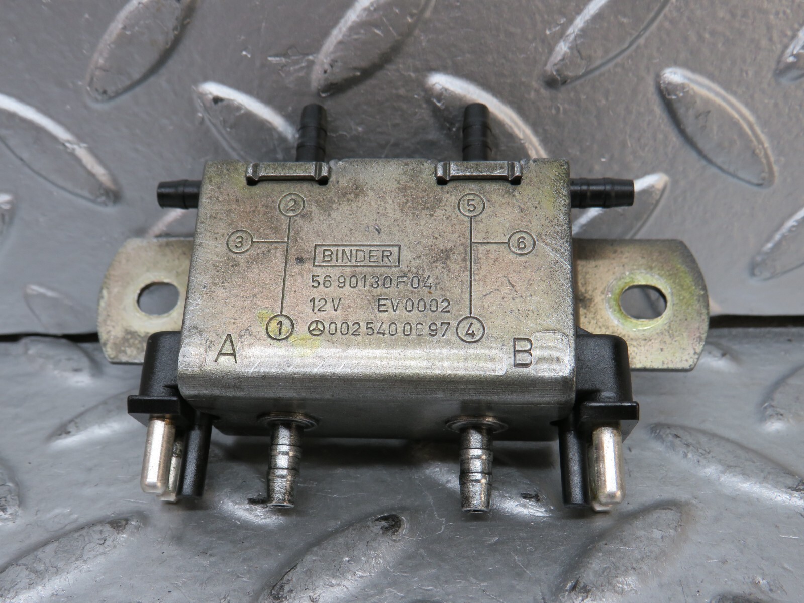 ⚙27693⚙ Mercedes-Benz S124 300TE Wagon Solenoid Vacuum Valve 0025400697 ...
