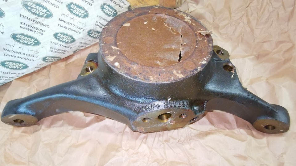 HRC1162 Land Rover Defender Swivel Pin Housing RH NOS new old stock see ...