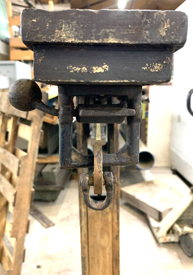 THE HOWE SCALE CO. VINTAGE ROLLING WEIGHT SCALE 2711 45" TALL 16-1/2 ...