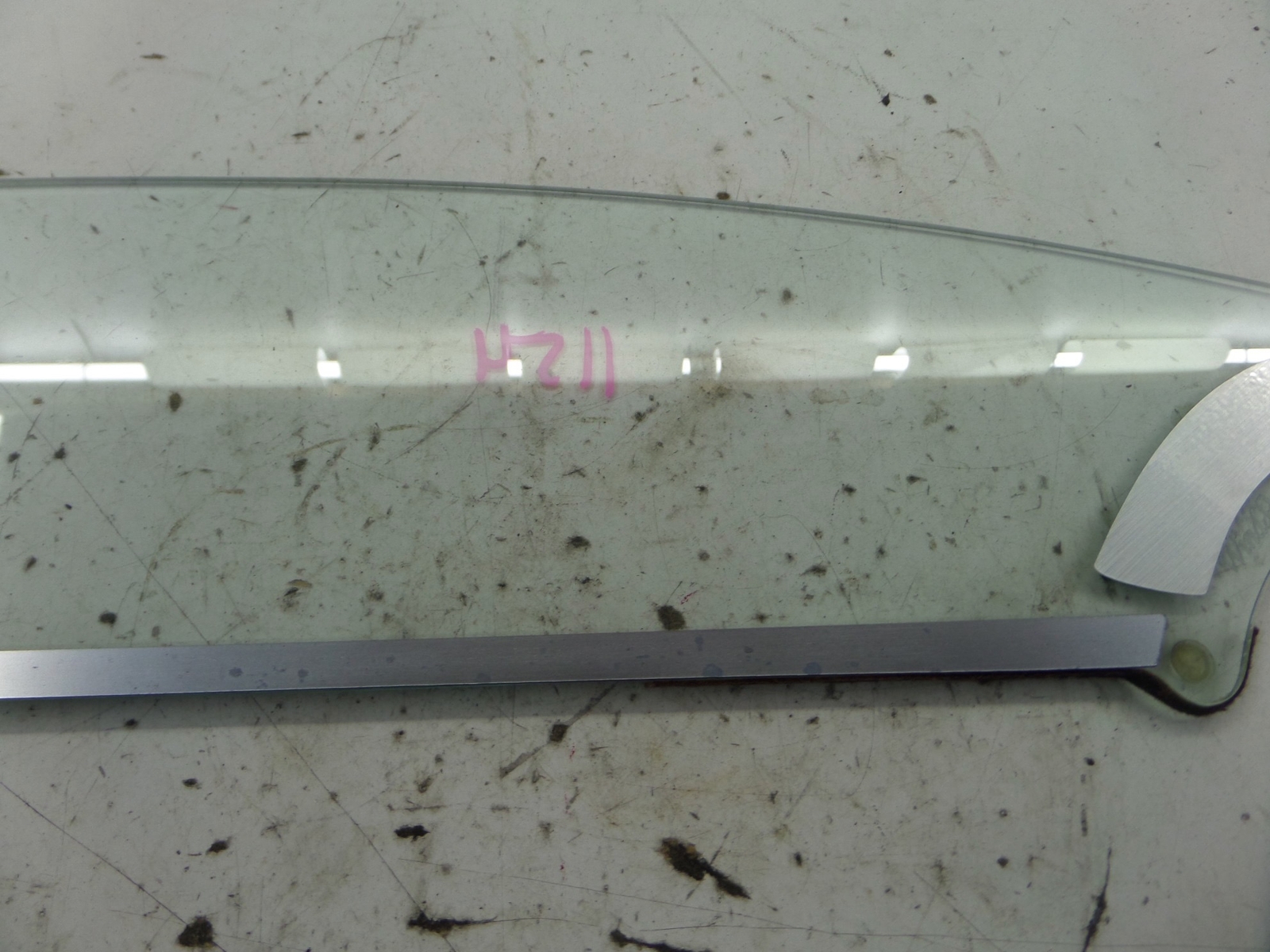 Pontiac Solstice Center Wind Restrictor Deflector Behind Seat Window ...