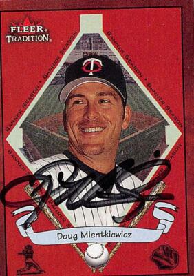 Doug Mientkiewicz autographed baseball card (Twins) 2002 Fleer ...
