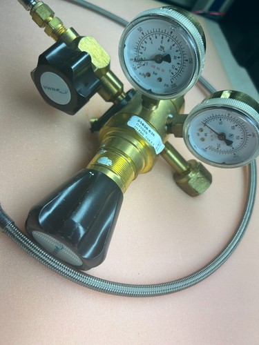 VWR 55850-636 Oxygen 125 PSIG CGA E4 Regulator w/hose | eBay