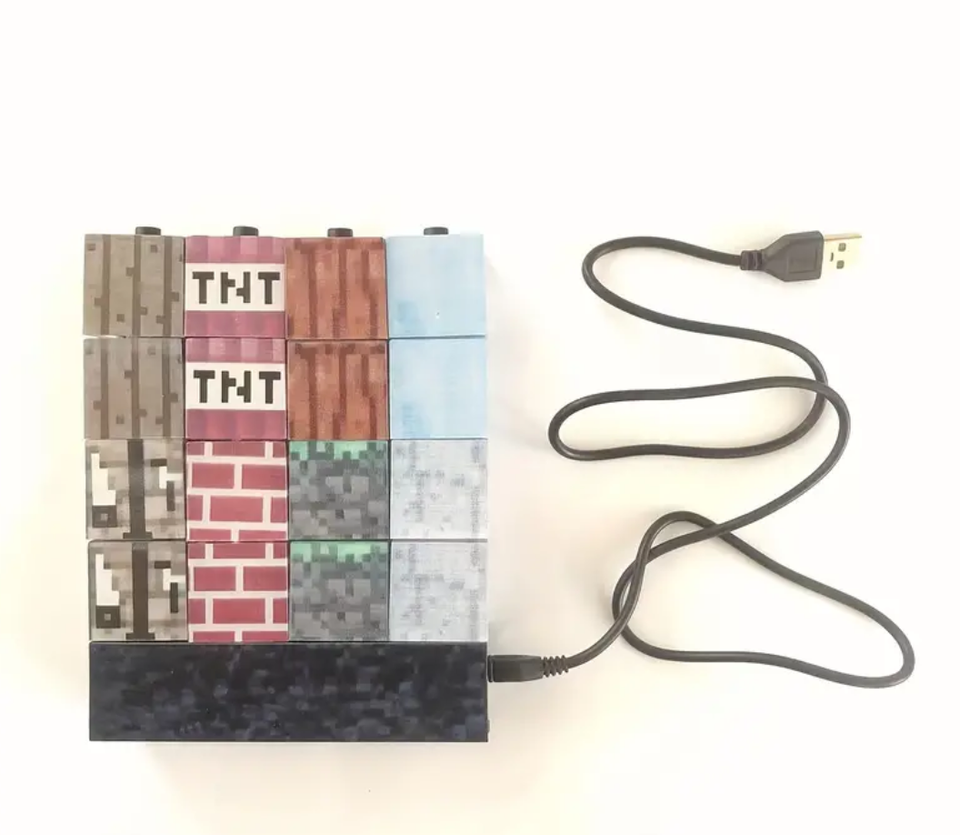 Minecraft Block Building Lamp - 16 Rearrangeable Light Up Blocks Build ...