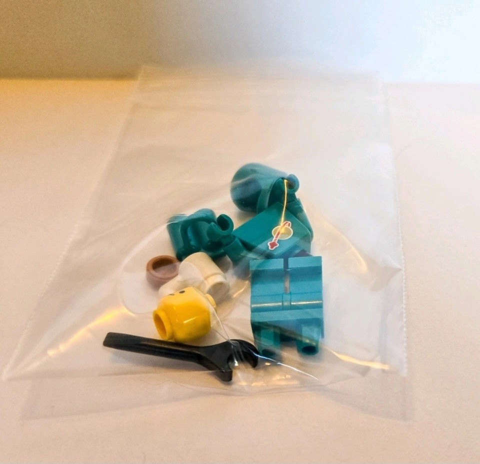 LEGO NEW PEARL GOLD & TEAL Classic Spaceman Minifigure LOT from #21358 ...