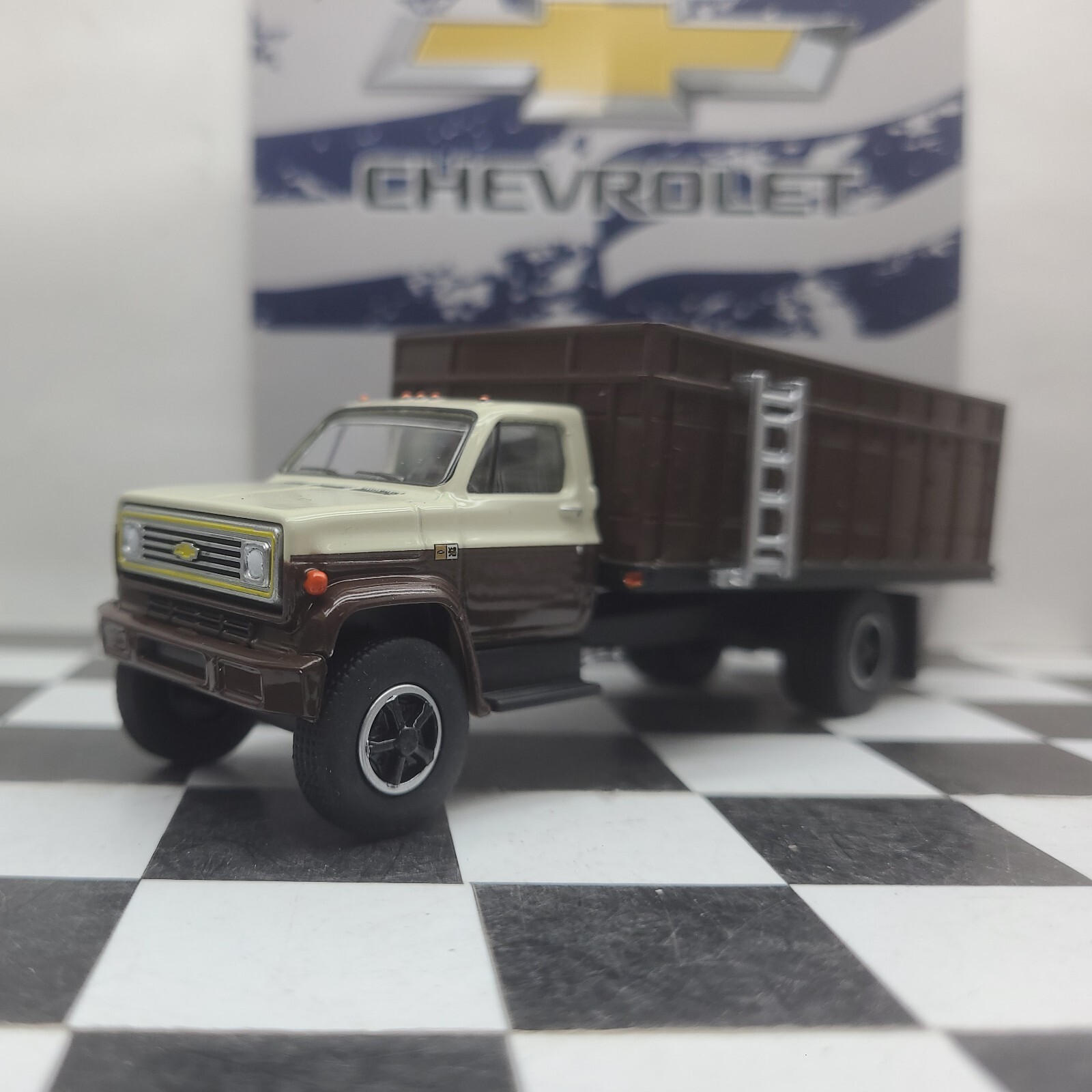 1981 CHEVEROLET Chevy C70 grain truck 1/64 ERTL FARM GREENLIGHT DCP ...