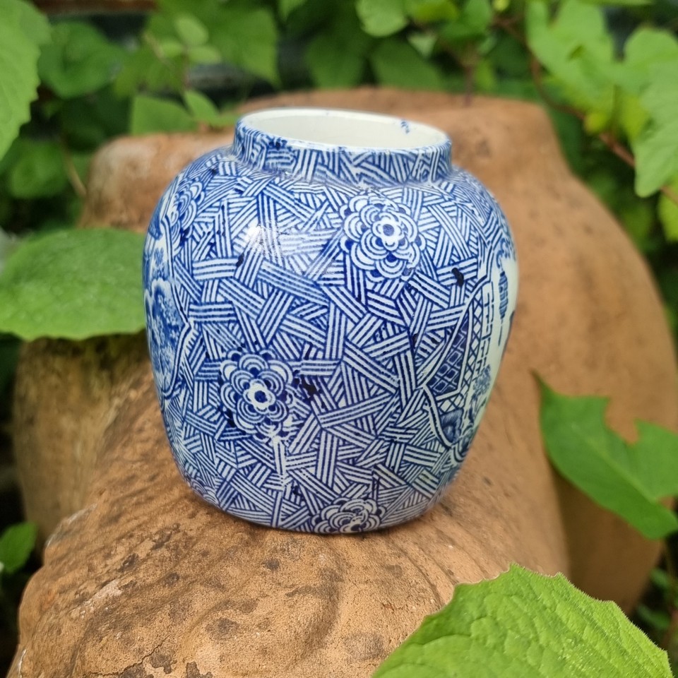 Blue & White Oriental Ginger Jar with Geisha Scenes Antique Chinese ...