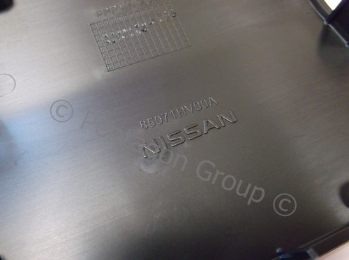 New Genuine Nissan Qashqai J11B Facelift Rear Bumper Towing Eye Cover ...