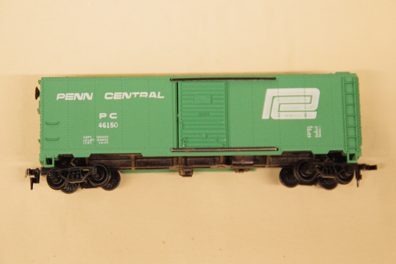 Mantua HO Scale PC46150 Penn Central Green box car. | eBay