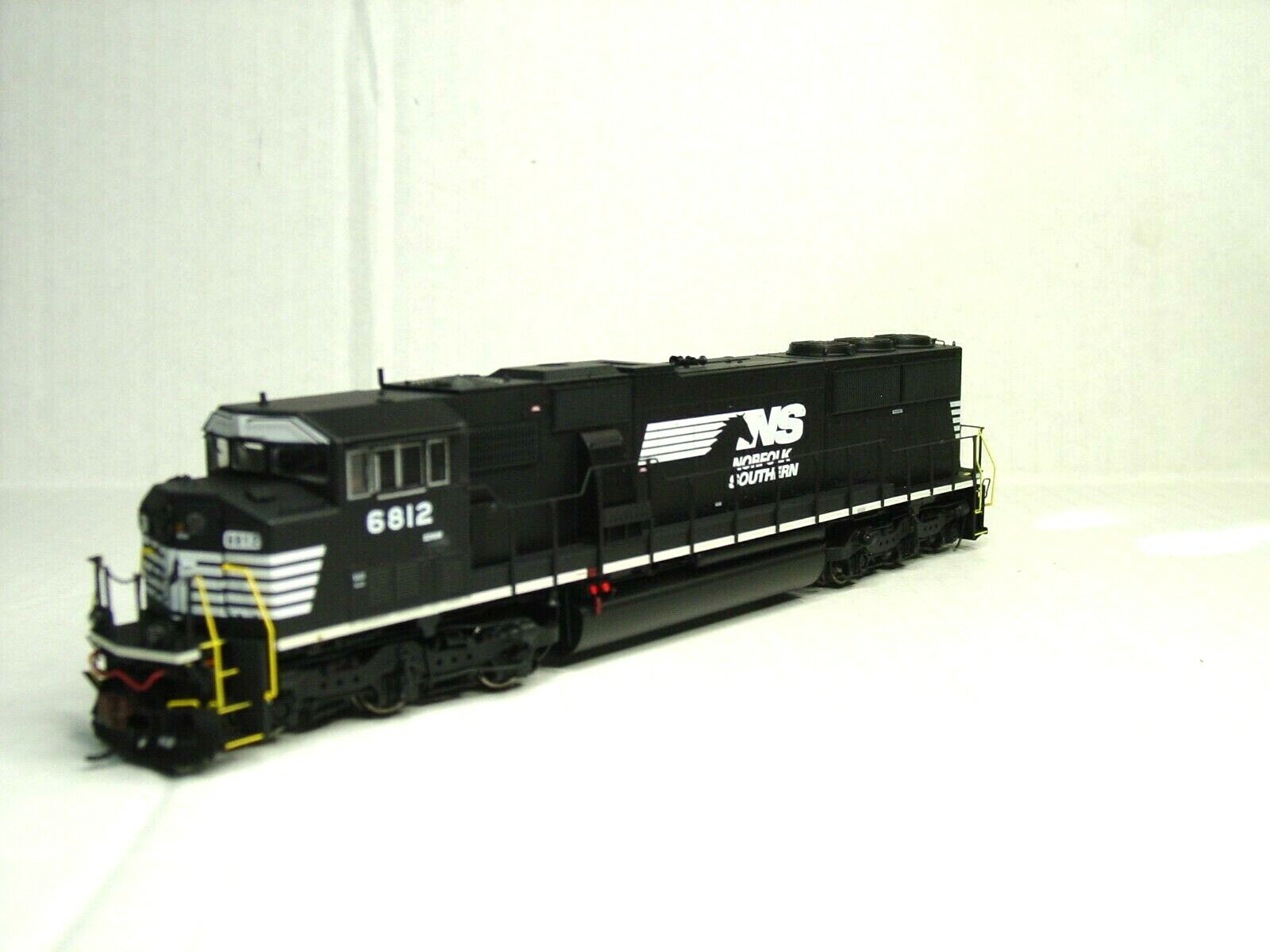 ATHEARN GENESIS HO SCALE SD60M "TRI-CLOPS" LOCOMOTIVE (DCC READY) NS ...