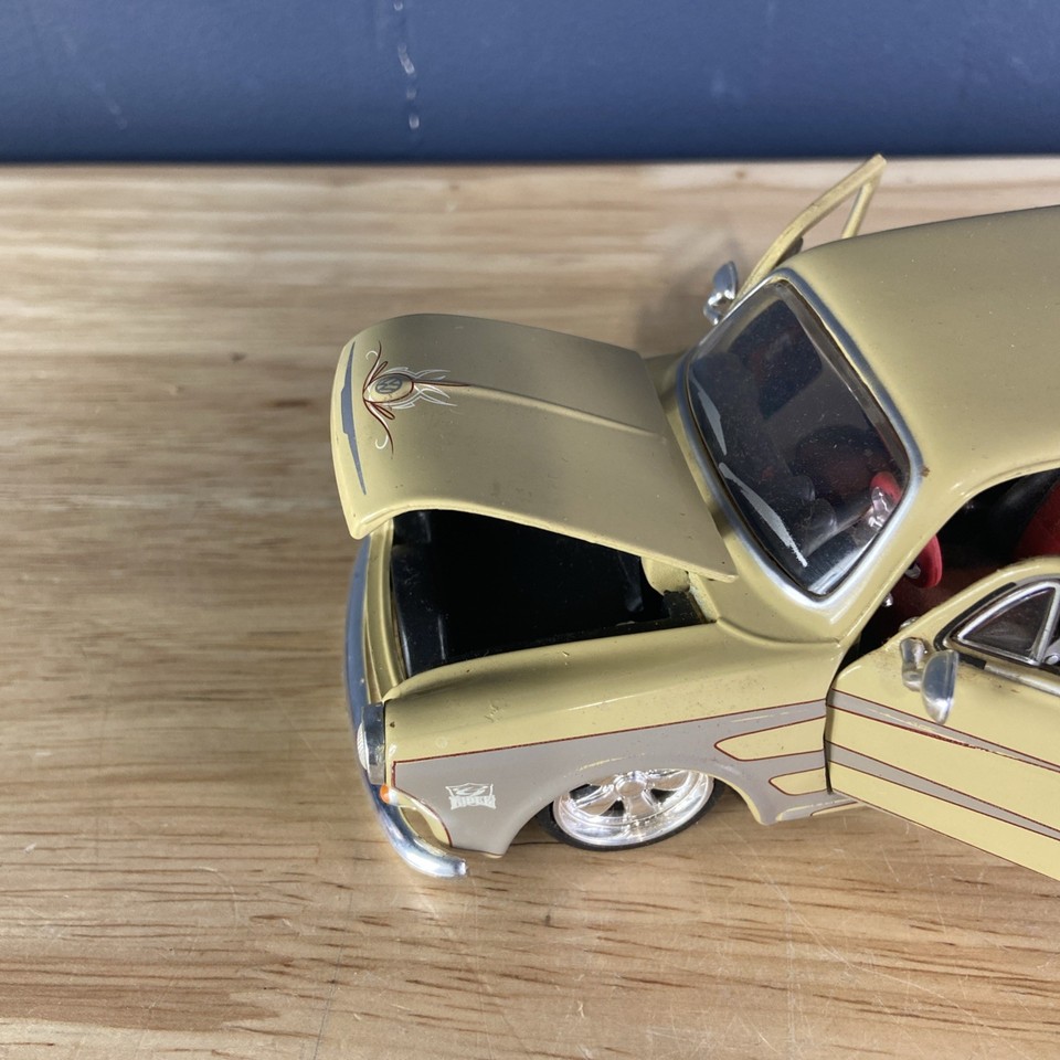 1:24 Maisto 67 1967 VW Volkswagen 1600 Squareback V Bugz Car VBugz Tan ...