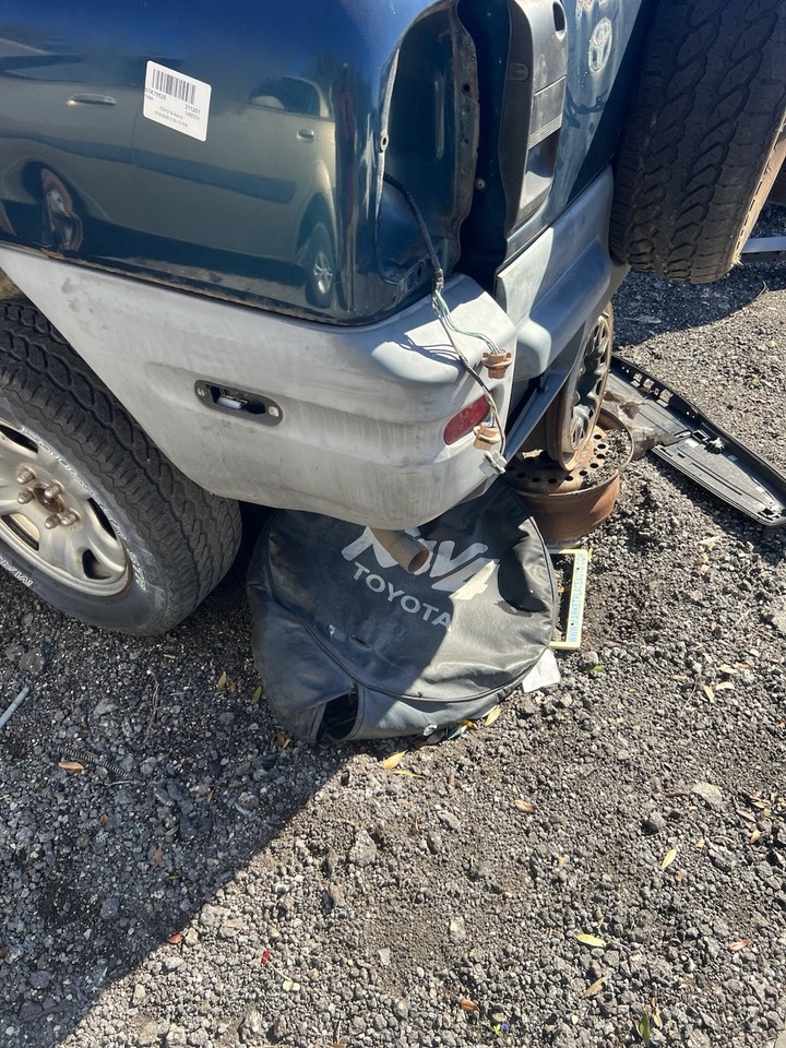 96-00 TOYOTA RAV 4 REAR DRIVER RIGHT BUMPER END CAP Oem | eBay