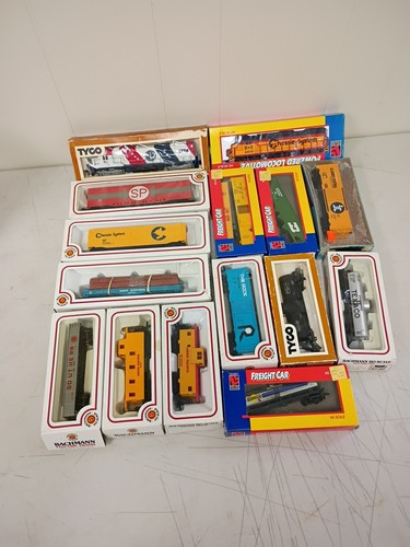 Tyco Bachmann Life-like Train 15 Piece Train Lot Pulling Power Engine ...