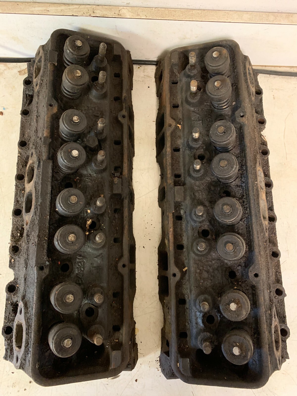 1960-67 GM CHEVY 283 3884520 CYLINDER HEADS PAIR 620 | eBay