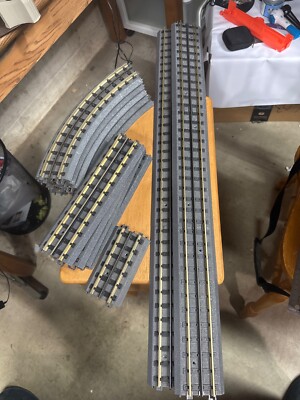 MTH track lot - 12 pieces - 2 30" straights, 1 6" straight, 4 10 ...