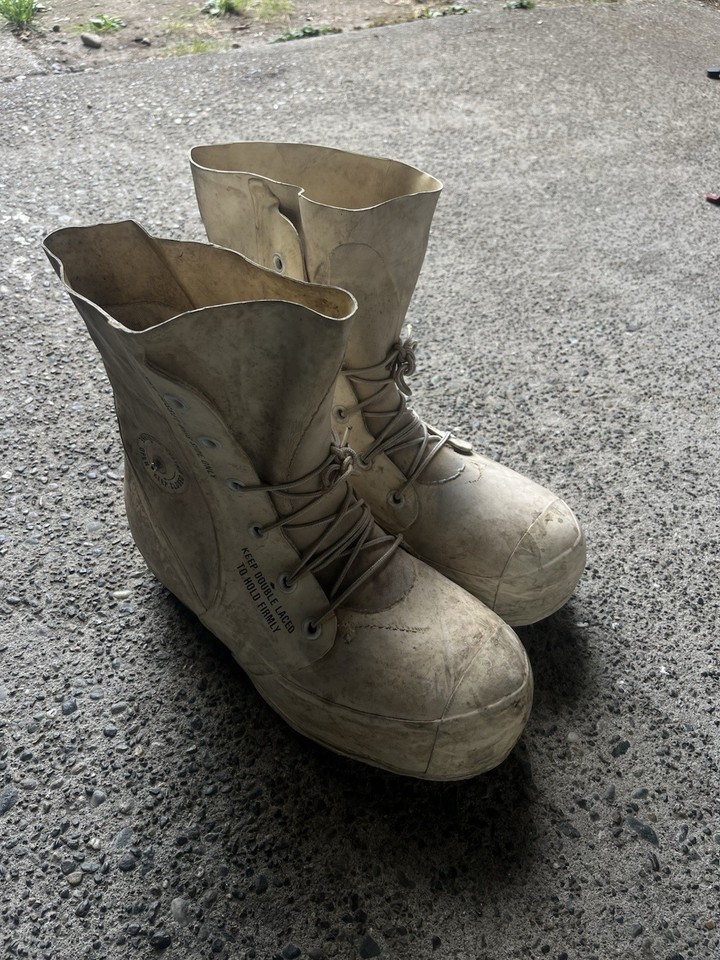 Vintage Bunny Boots Mens Size 10 White Rubber Air Valve Military 1975 ...