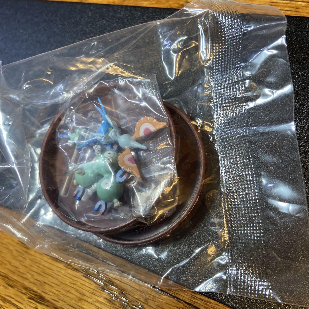 Rittai Pokemon Zukan Mini Figure Magnemite Magneton Surskit Masquerain ...