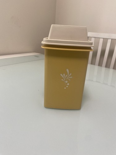 TUPPERWARE PICK A DELI Beetroot Pickle Container with strainer Harvest ...