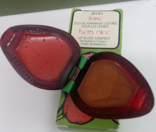 Avon Berry Nice Lip Gloss Compact VTG 1970s Strawberry Cream &Fresh ...