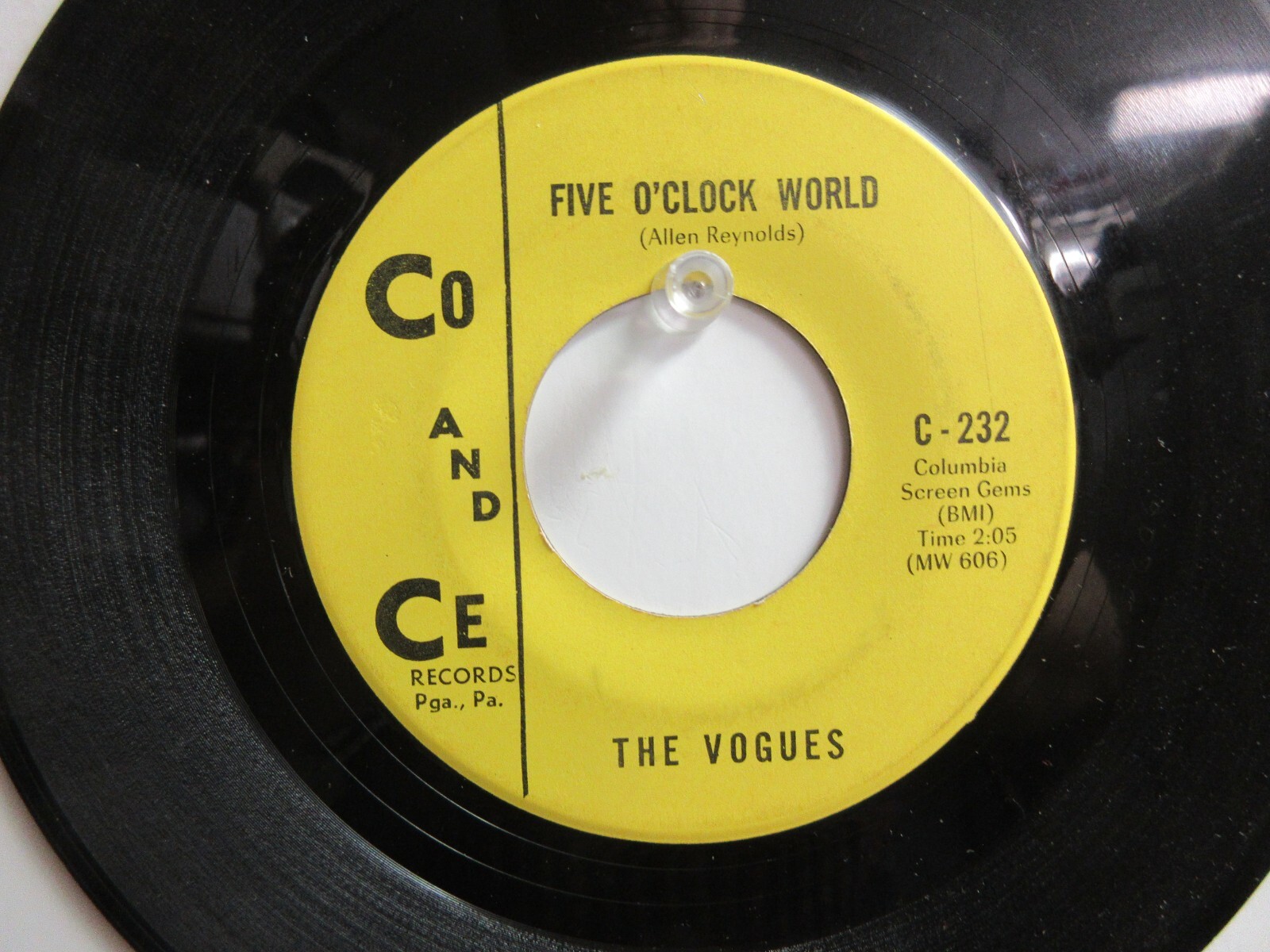 💥* ' THE VOGUES ' HIT 45 + PICTURE [ FIVE O' CLOCK WORLD ] 1965 !💥 | eBay