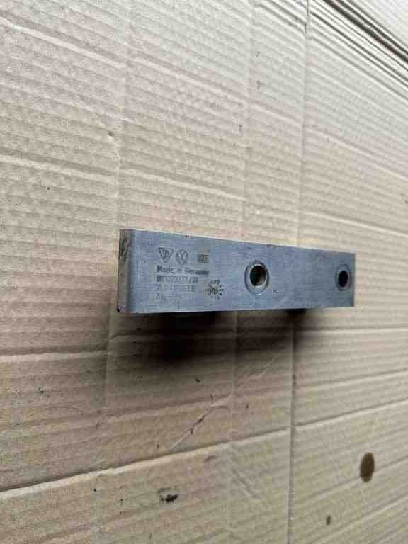 VW TOUAREG 7P5 Front Left Stabilizer Bracket 7L0411063B 3.00 2011 ...