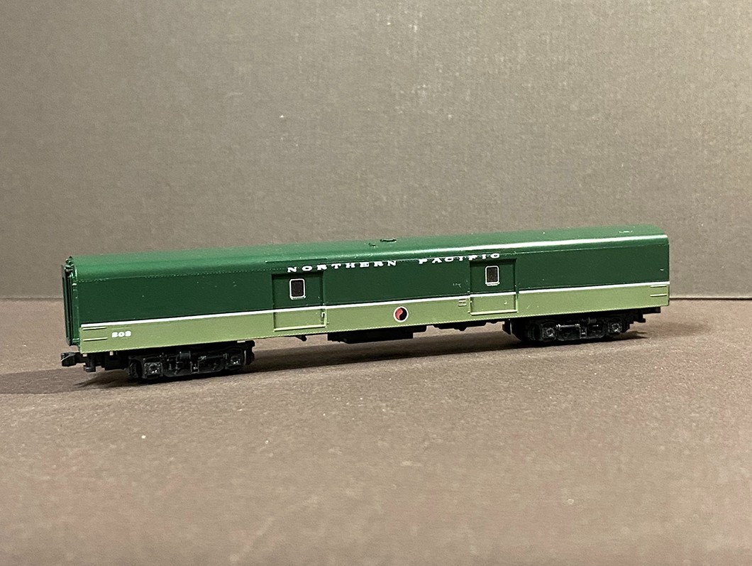 N scale Kato Northern Pacific NP Mainstreeter Baggage Car Loewy Scheme ...