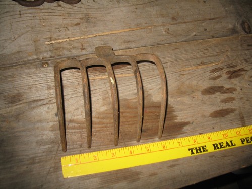 VTG PRIMITIVE DIGGING TOOL HEAD GARDEN CLAM RAKE 5 TINE CABIN COTTAGE ...