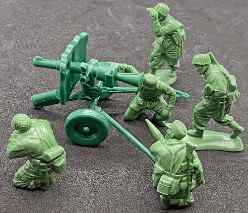 Mars 32038- WWII German Paras w/ LG43 Guns - 10 54mm toy soldiers, 2 ...
