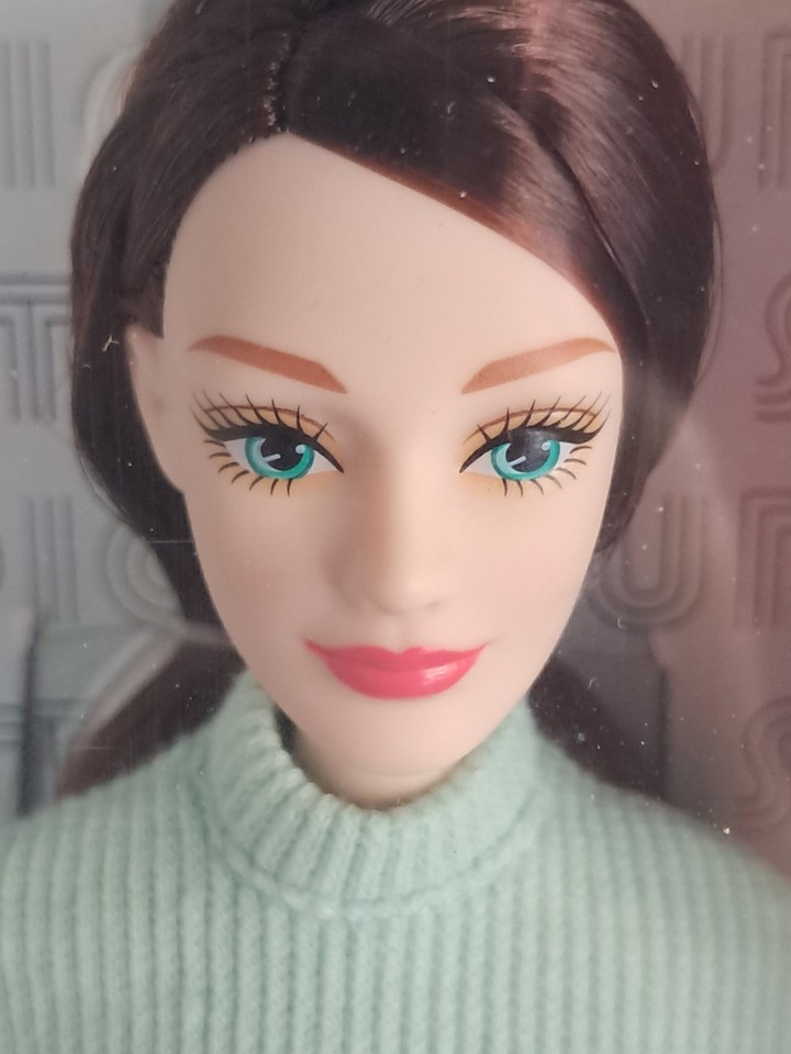 Barbie Style Fashion Doll. Defa Lucy Green Studio NEW NRFB. Articulated ...