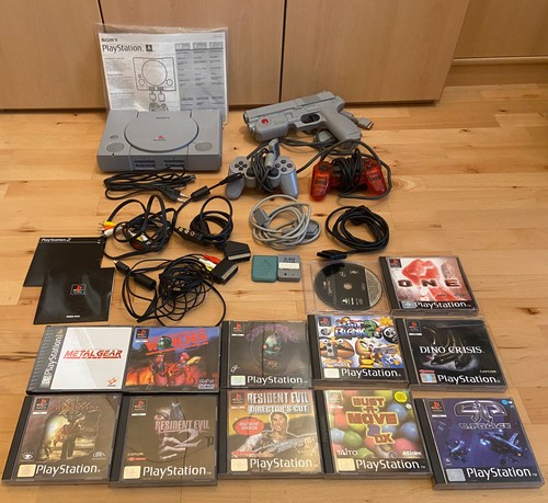 Playstation 1 (PSX/PS1 mit Chip) Konvolut mit Gun, Speicherkarten + 12 ...