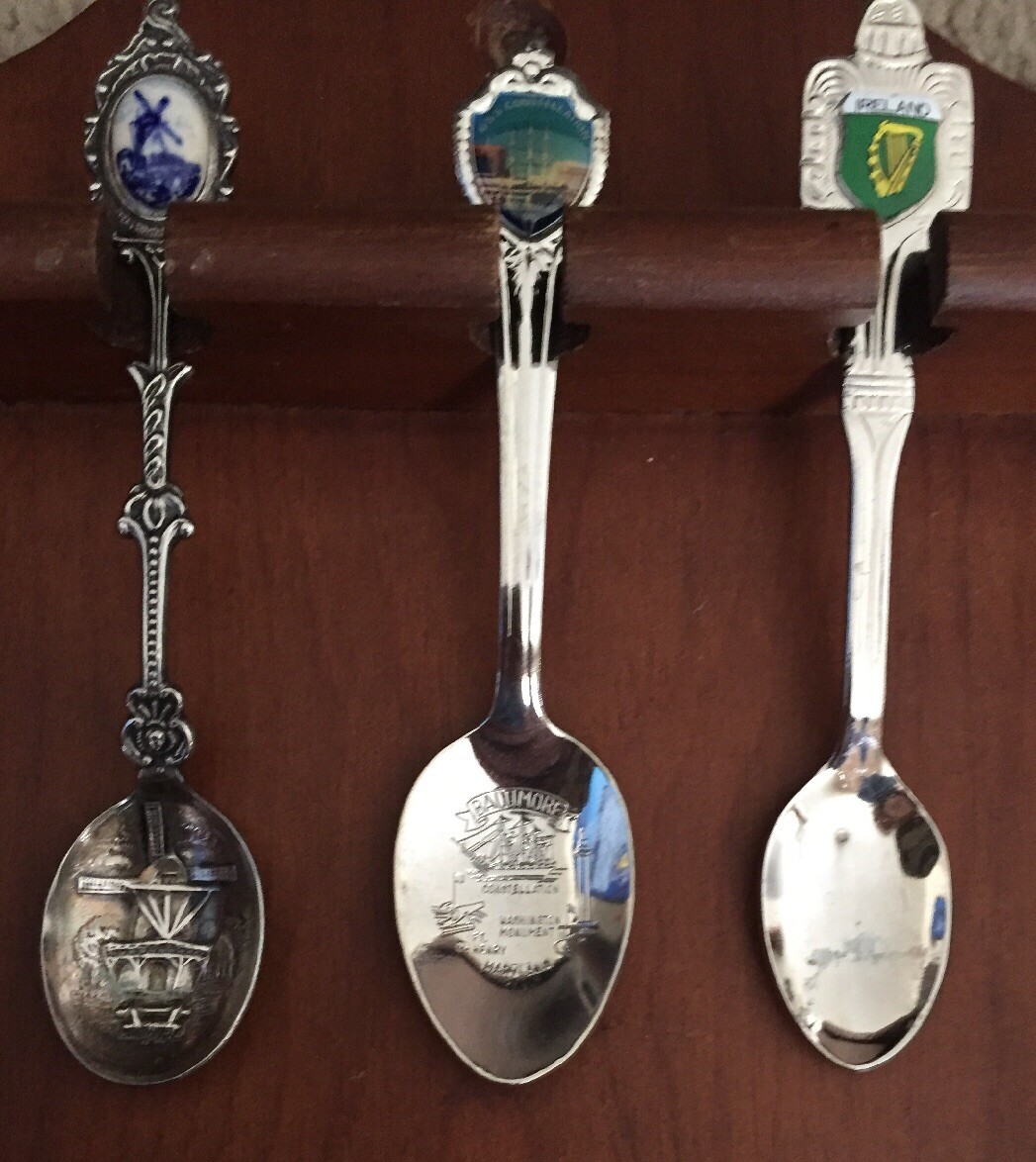 Vtg Travel Spoon Collection Wood Display With 9 spoons | eBay.de