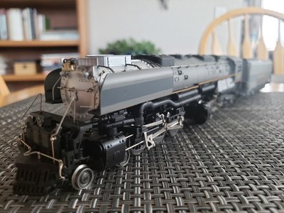 Vintage HO scale AHM/Rivarossi 4-6-6-4 Union Pacific Challenger 3975 ...